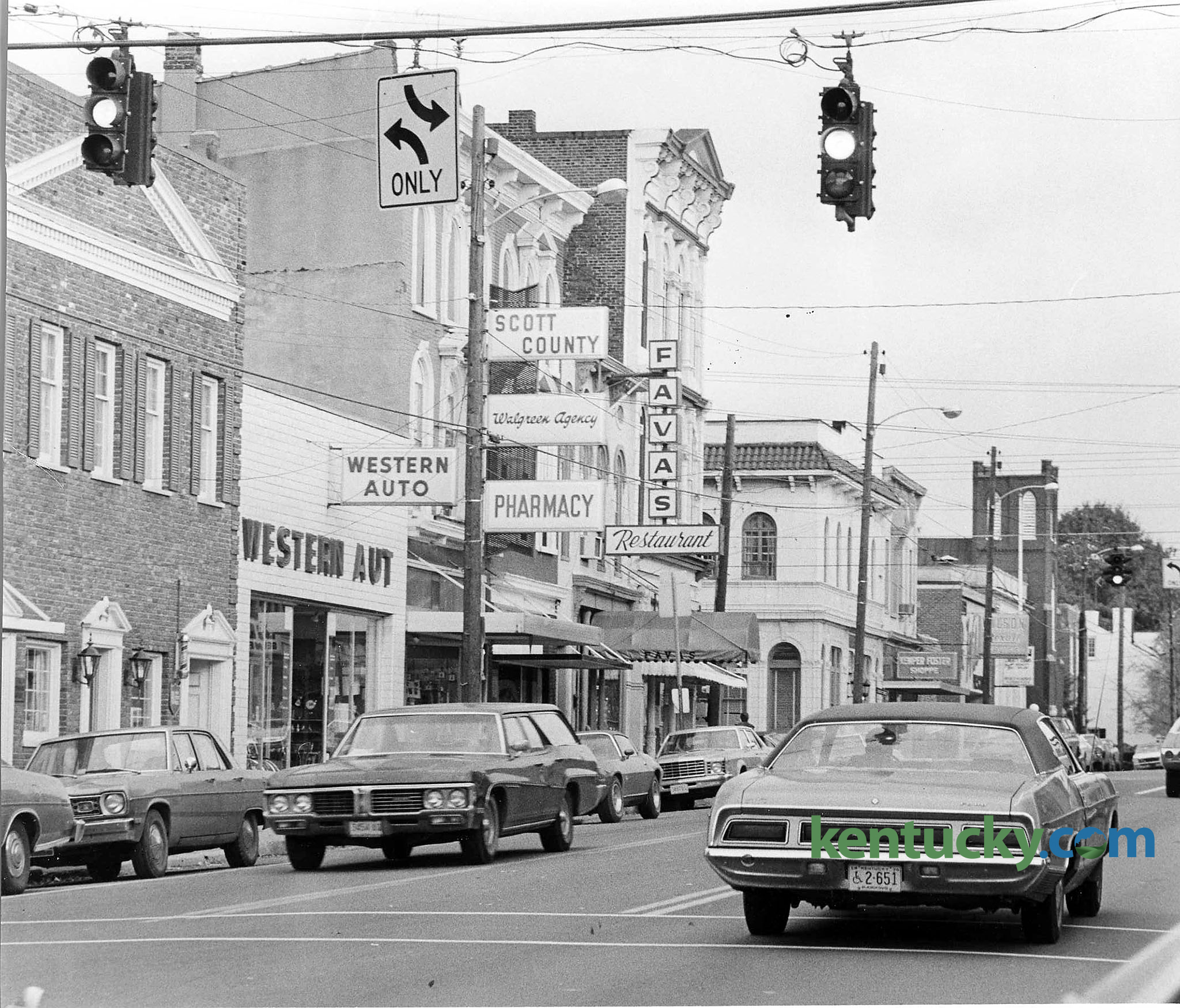 Downtown Georgetown, 1976 | Kentucky Photo Archive