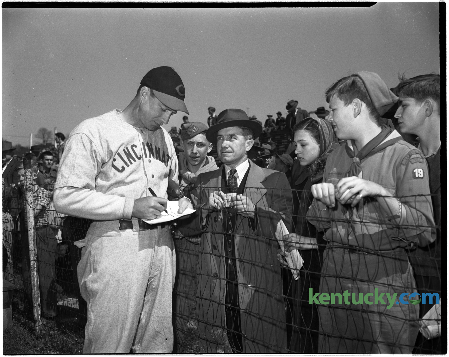 Cincinnati Reds exhibition, 1946 | Kentucky Photo Archive