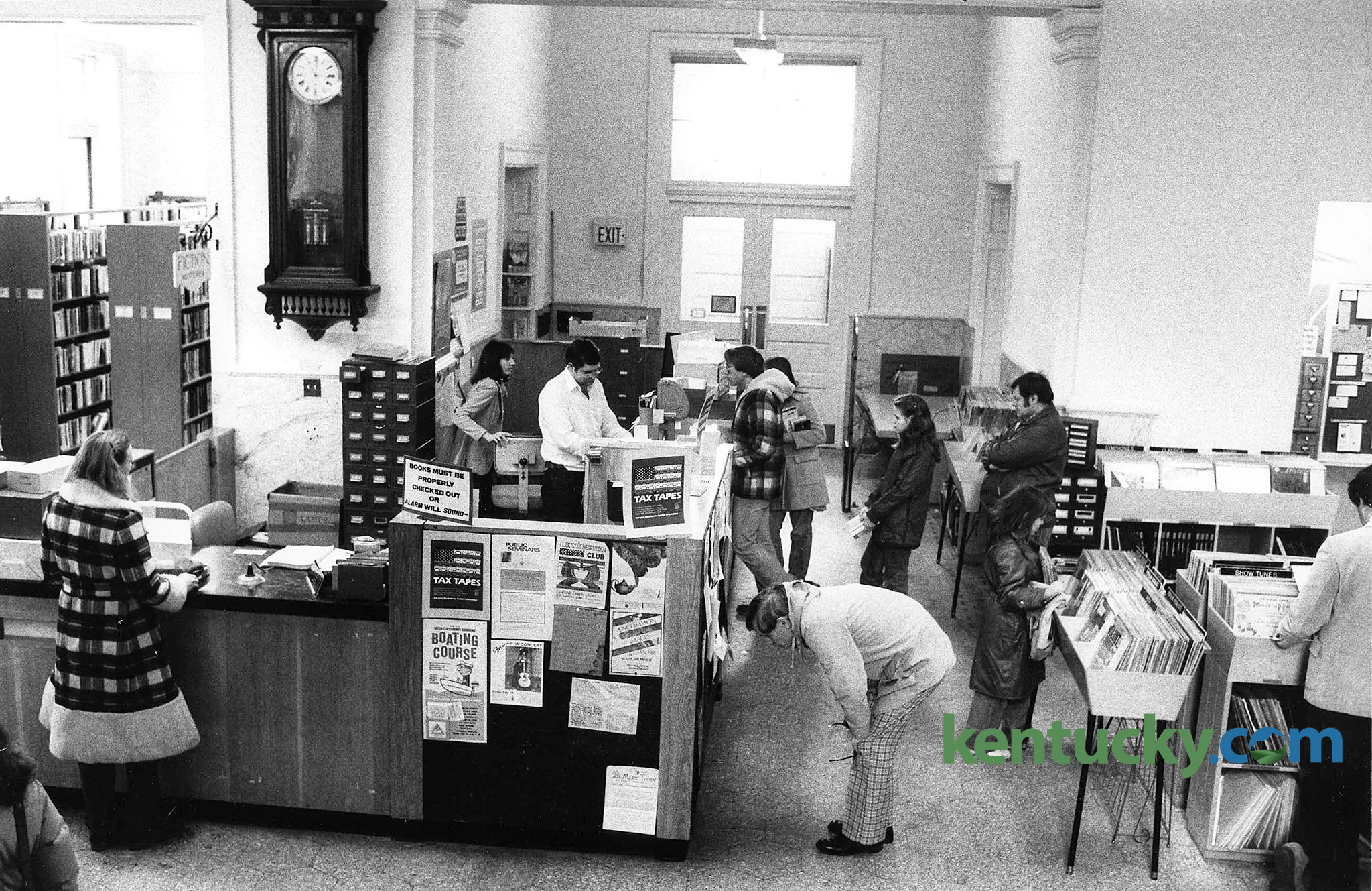 Central Library check-out desk, 1982 | Kentucky Photo Archive