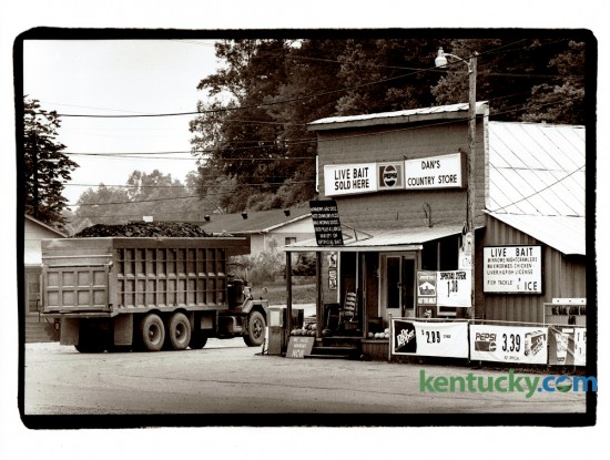 Dan’s Country Store, 1993 | Kentucky Photo Archive