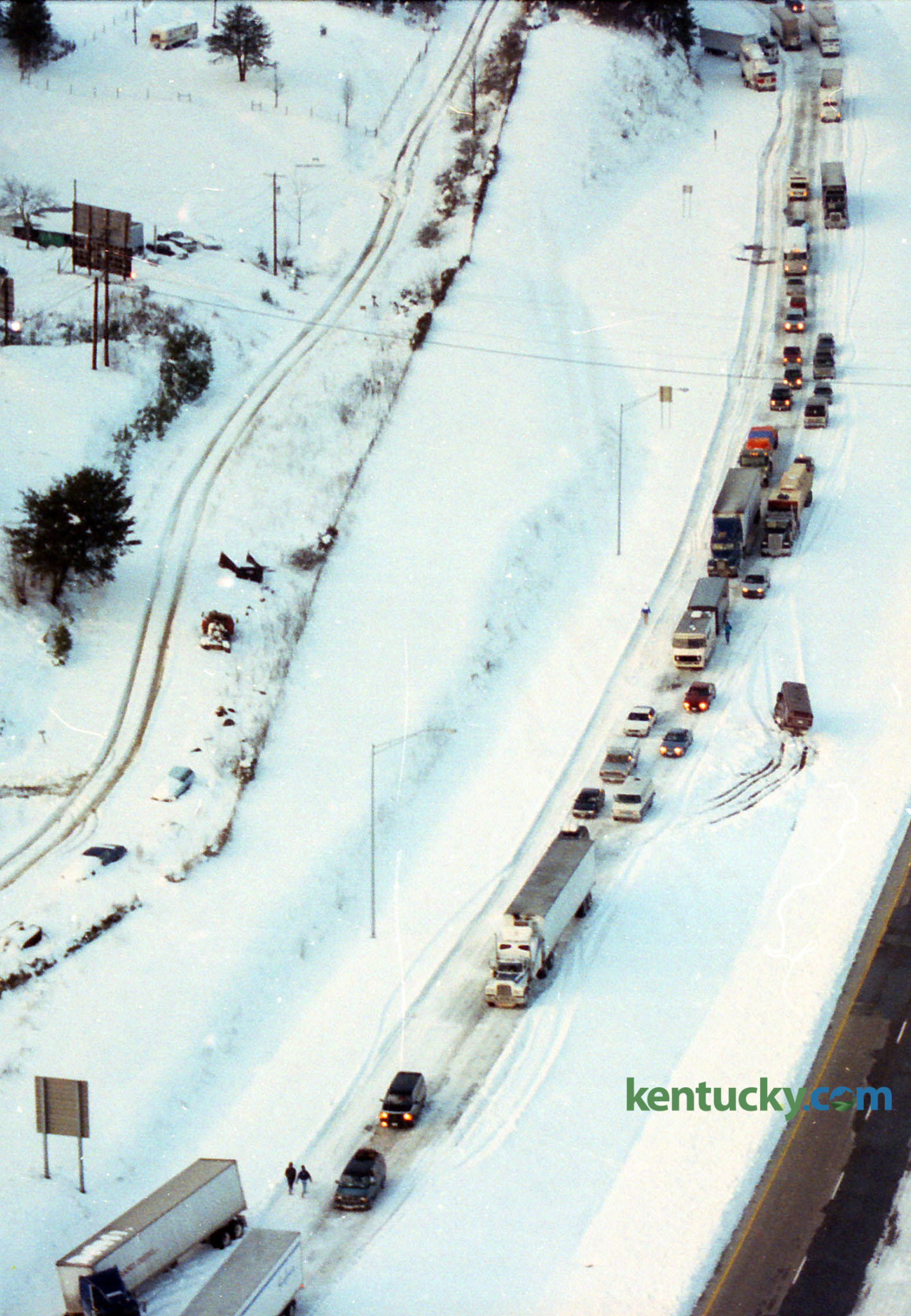 Snowstorm shuts down interstates, 1993 | Kentucky Photo Archive